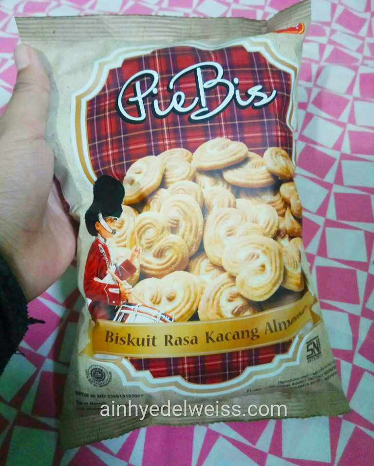 Review Monde PieBis: Asyiknya Ngemil Sambil Nonton - Blog Ainhy Edelweiss